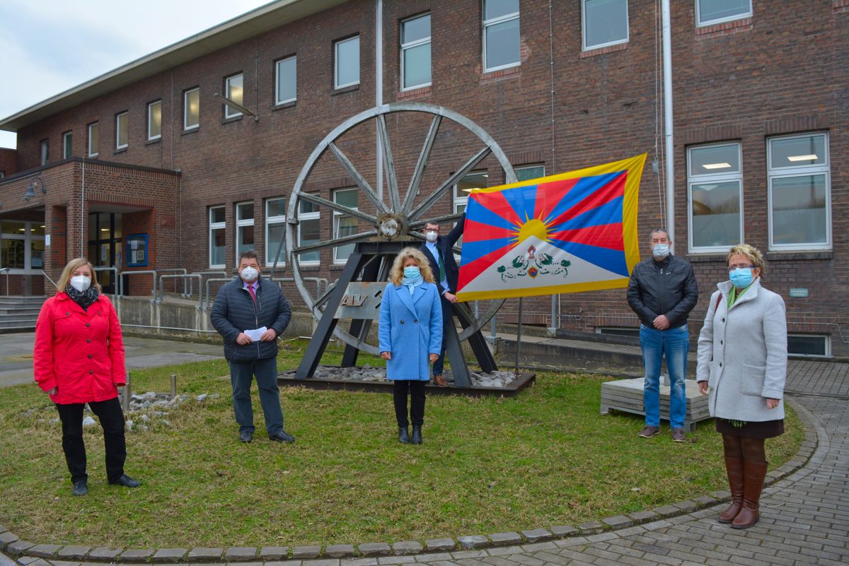 Marl hisst Tibet-Flagge